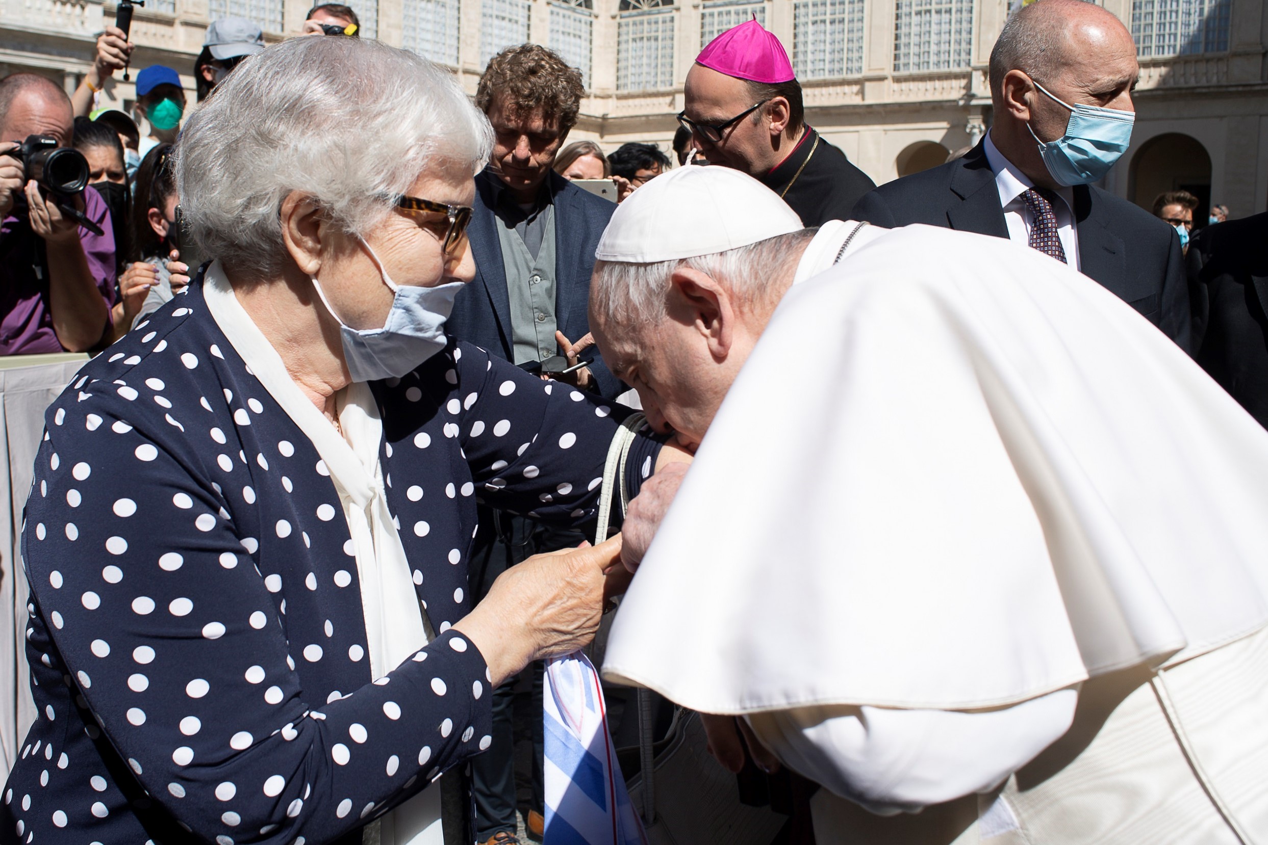 Pope Sees Auschwitz Survivor Lydia Maksymowicz - Exaudi