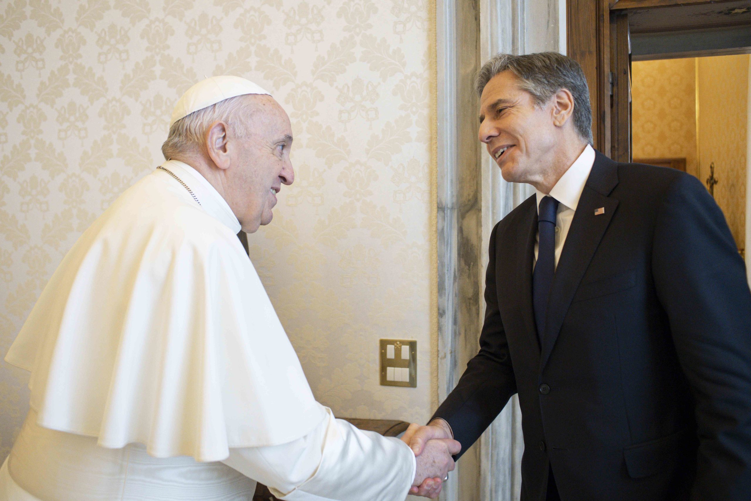 Pope Francis Greets US Secretary of State - Exaudi