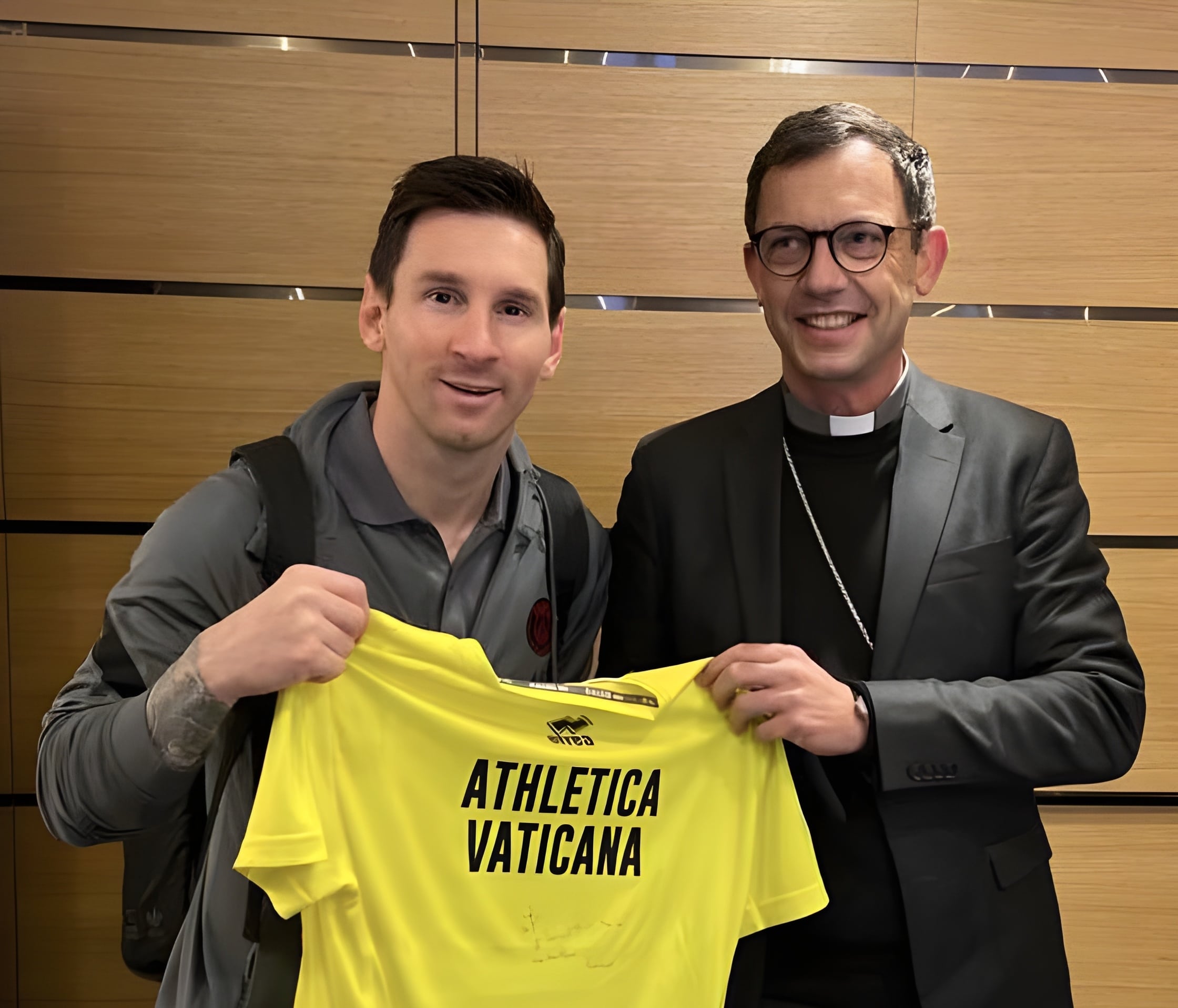 Pope Francis Signs Lionel Messi’s Athletica Vaticana Shirt - Exaudi