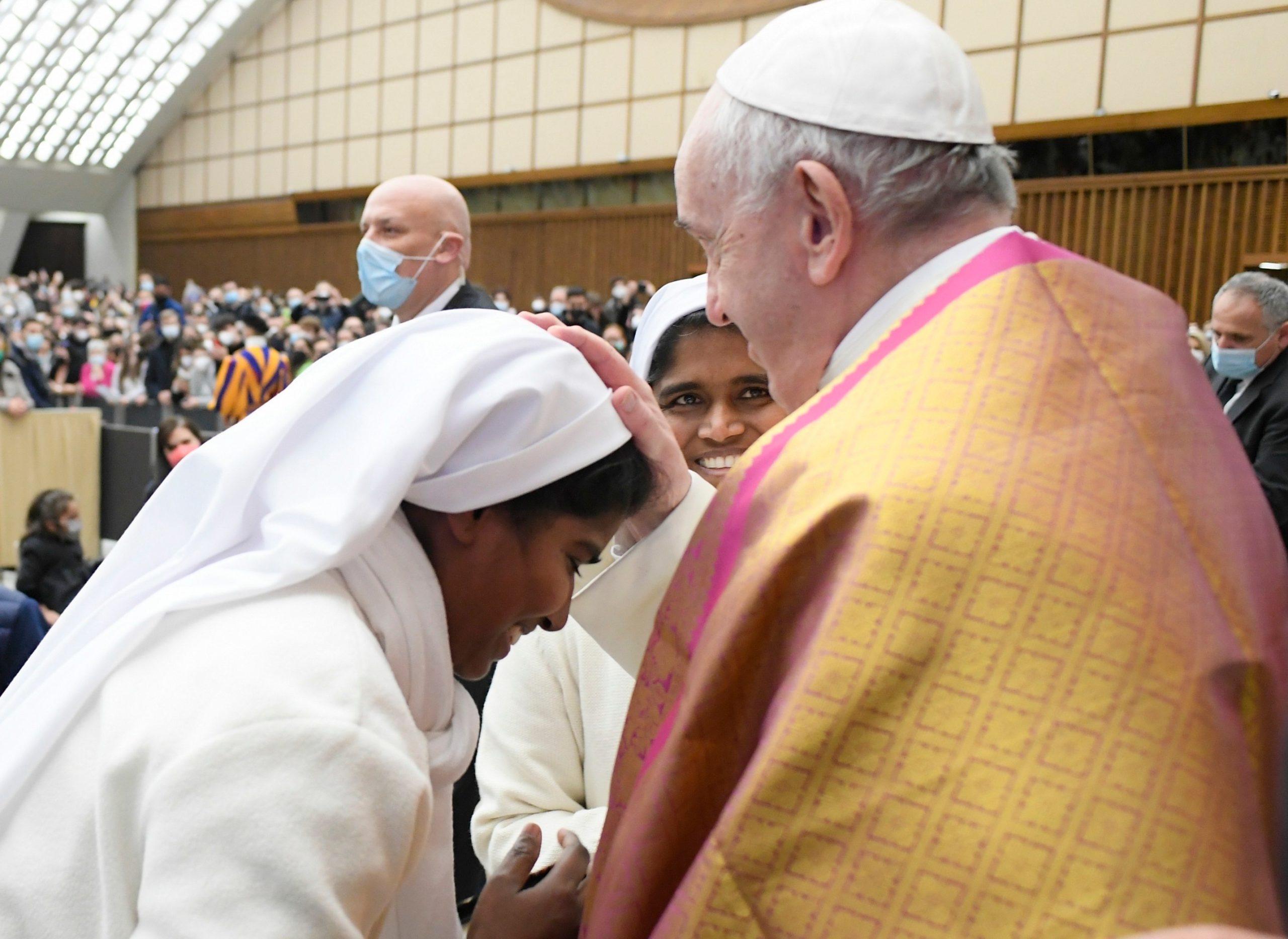 Religiose e consacrate, l’intenzione di preghiera del Pontefice - Exaudi