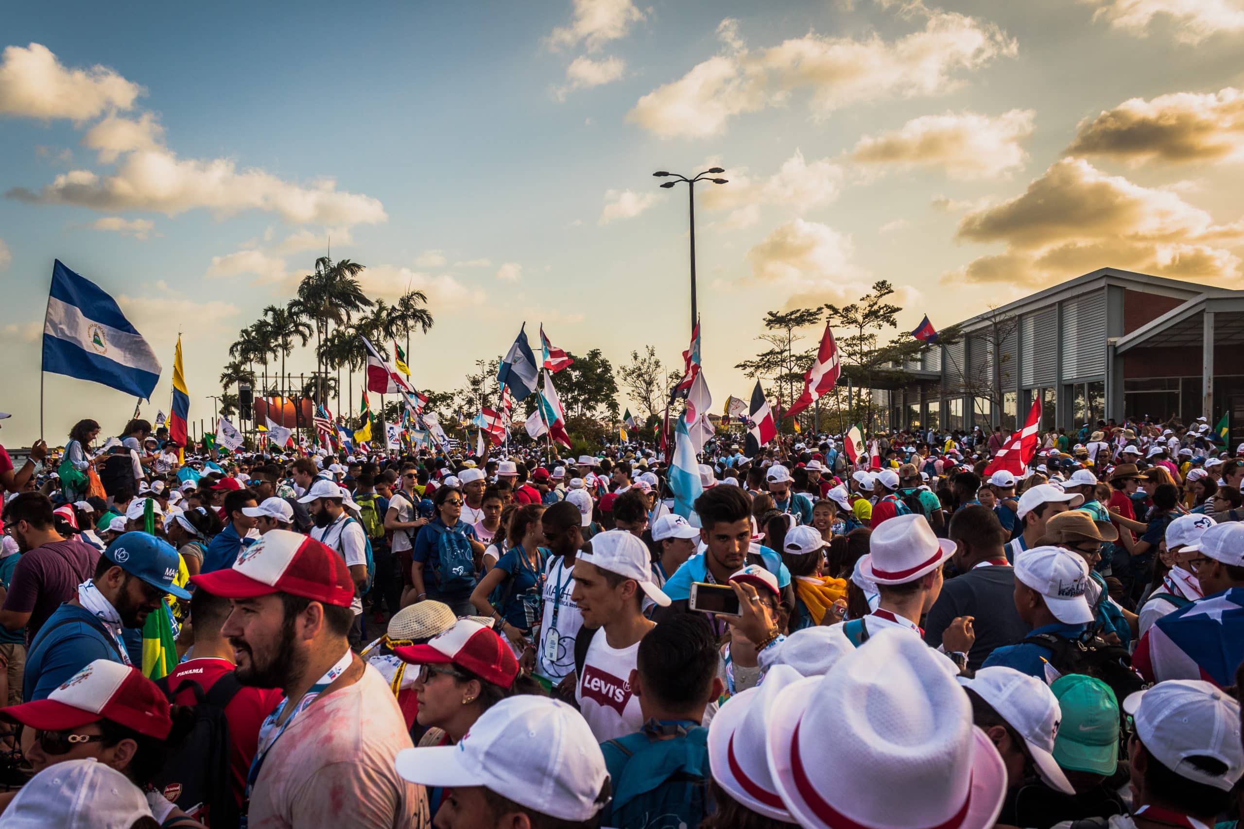 Youth for peace in defense of the earth and against war - Exaudi