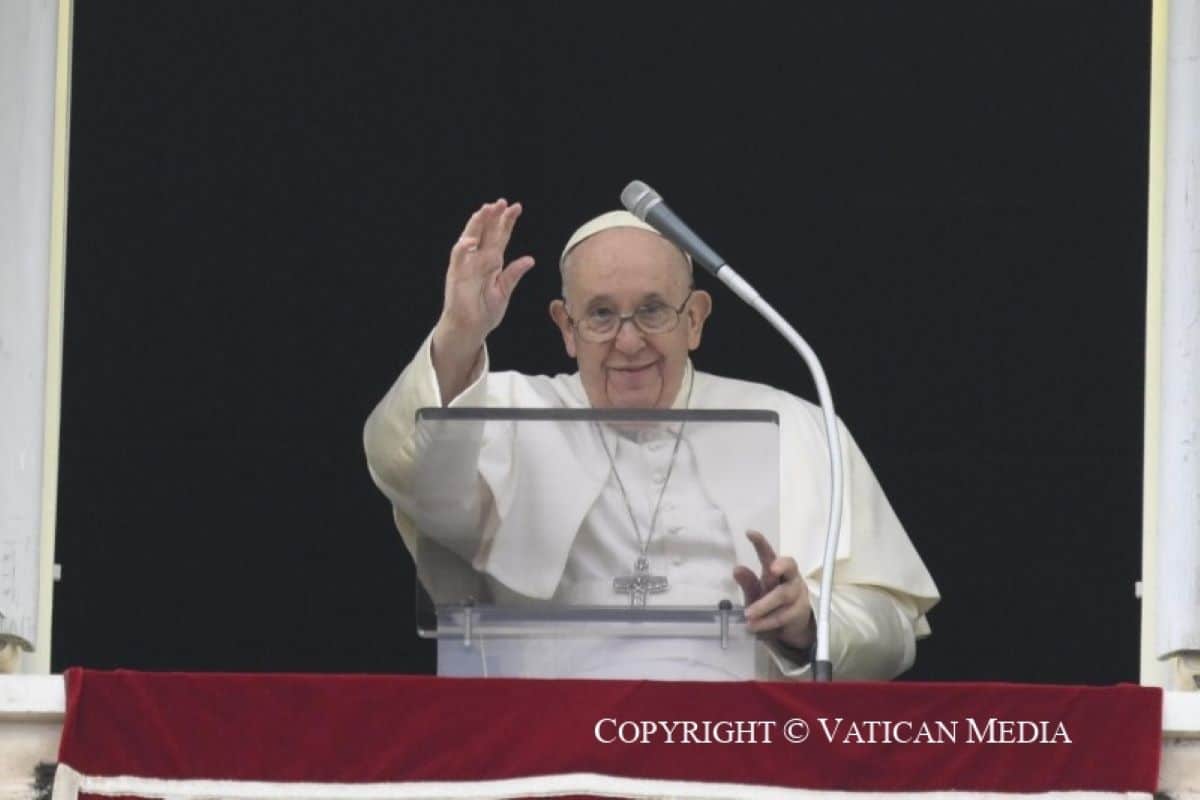 The Pope: Service implies gratuitousness, caring for others - Exaudi
