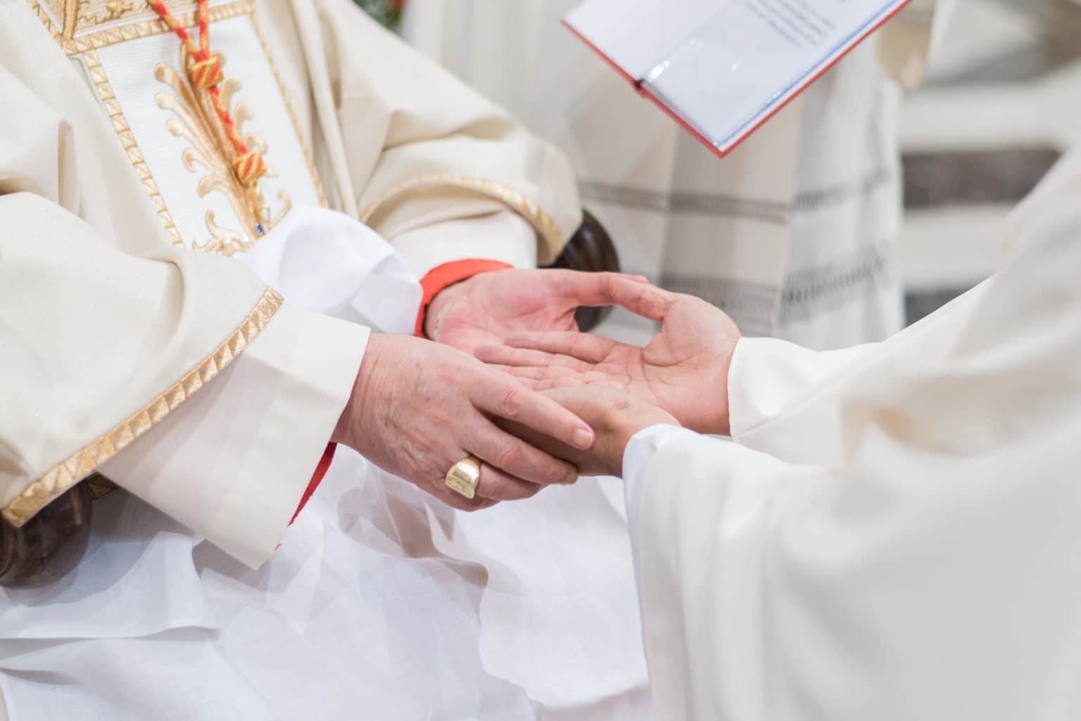 The Pope has issued a decree on the priesthood - Exaudi