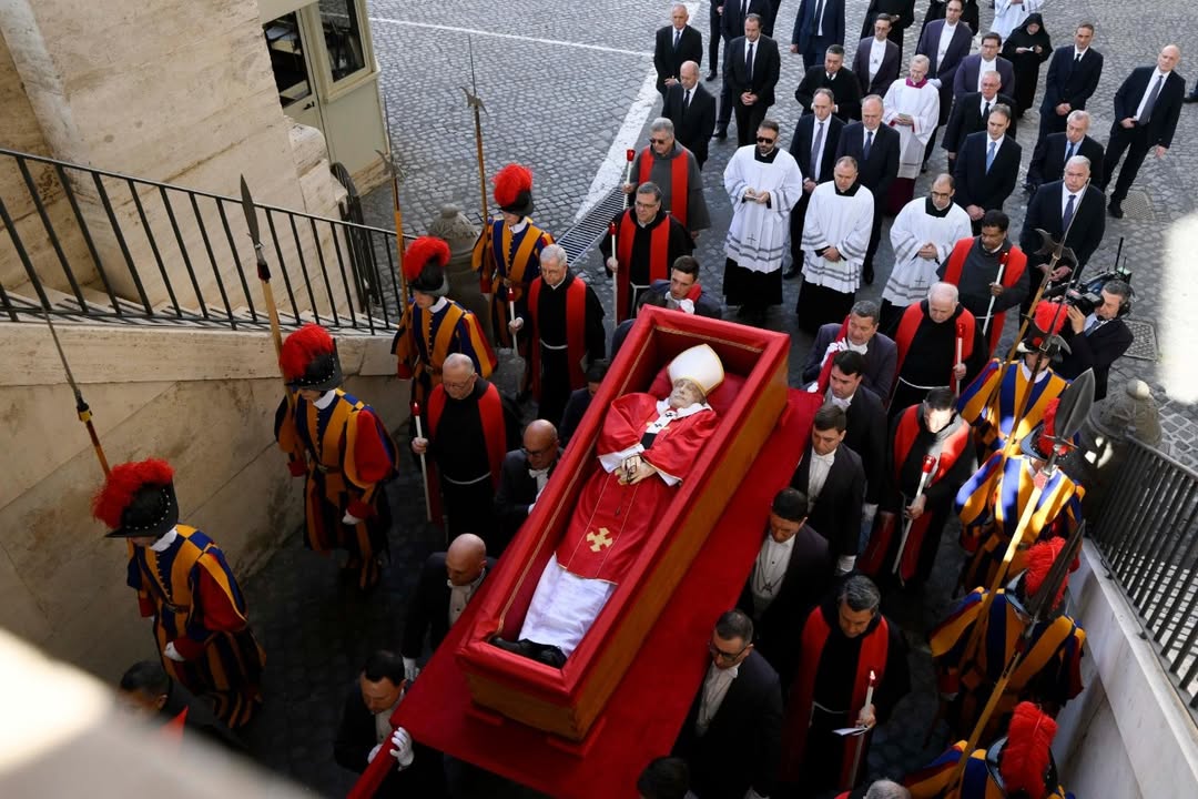A Pope’s Last Journey: Francis’ Body Transferred to St. Peter’s - Exaudi